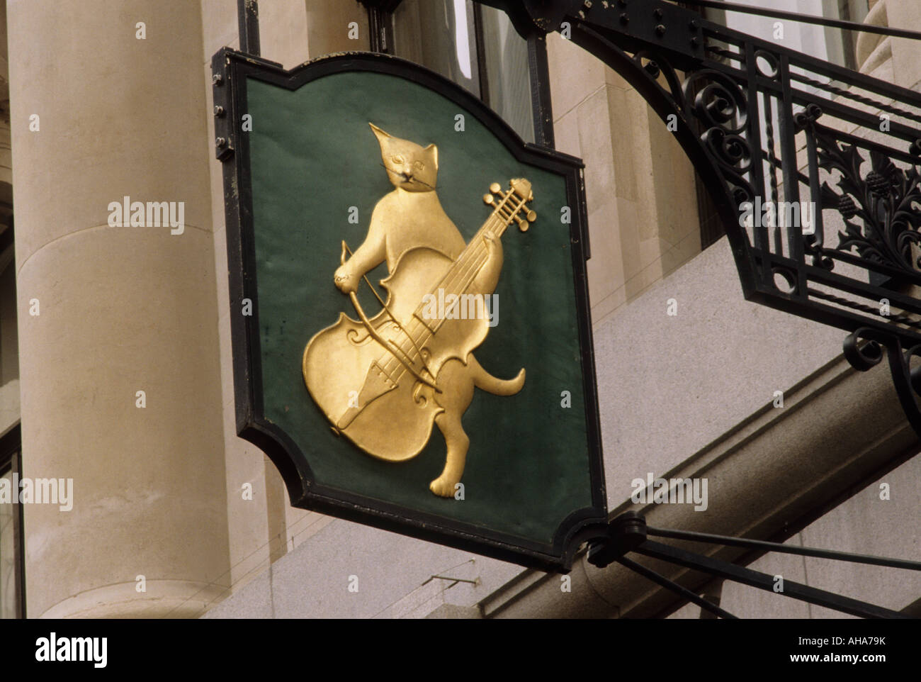 Lombard street sign london hi-res stock photography and images - Alamy