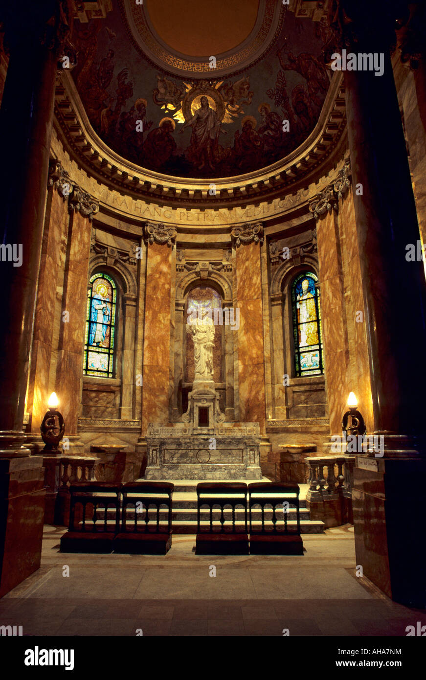 NEO-BAROQUE INTERIOR OF THE ST. PAUL CATHEDRAL. ST. PAUL, MINNESOTA, U ...