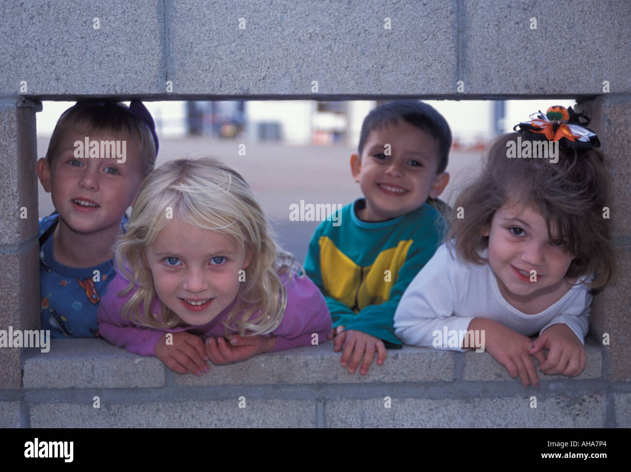 Heads peaking hi-res stock photography and images - Alamy