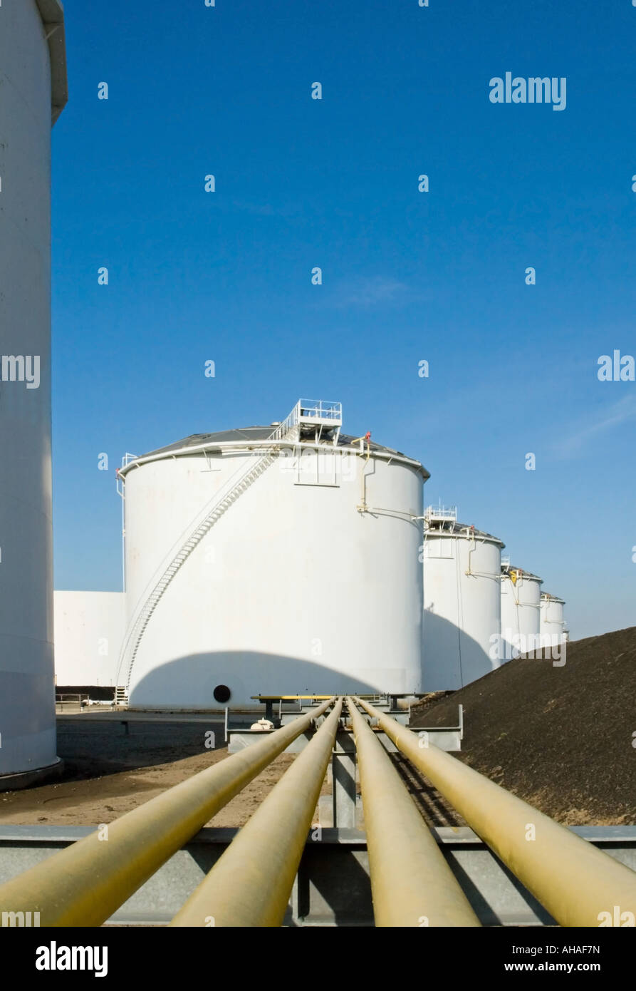 The industrial scale of an oil refinery and its systems Stock Photo - Alamy