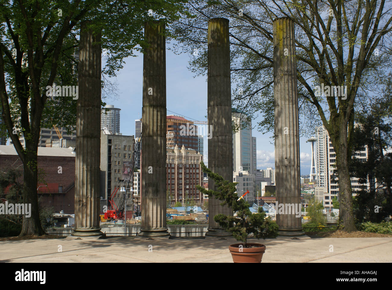 Plymouth pillars park hi-res stock photography and images - Alamy