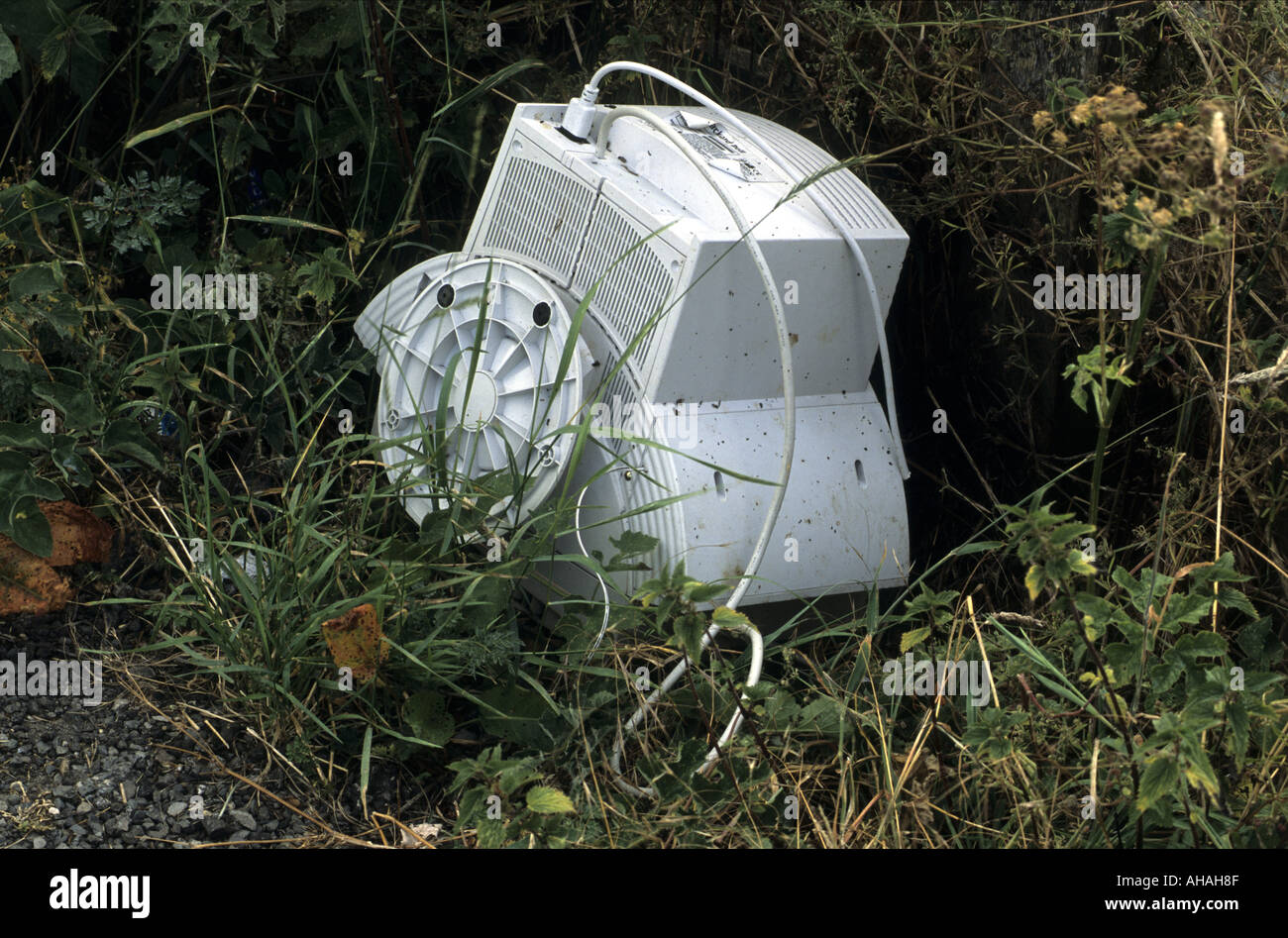Abandoned computers hi-res stock photography and images - Alamy