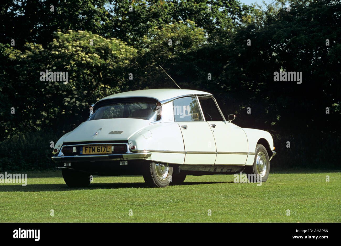 1950s 50s 1950s 50s saloons white the hi-res stock photography and ...