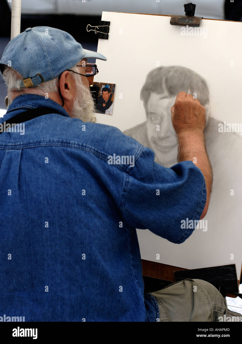 Street portrait artist at work Stock Photo - Alamy