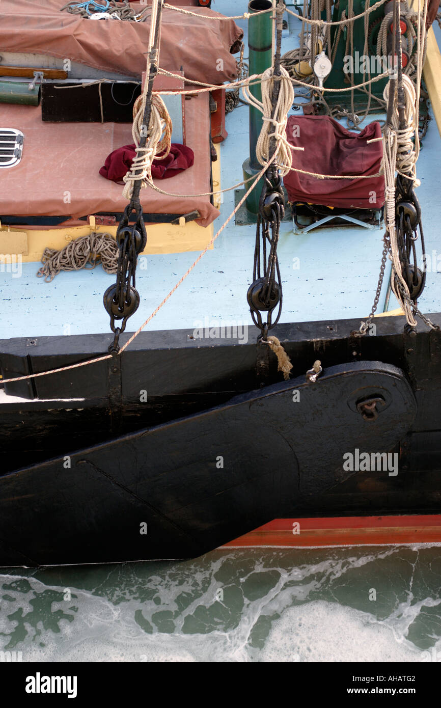 Detail of deck mast and rigging of sailing barge Stock Photo - Alamy