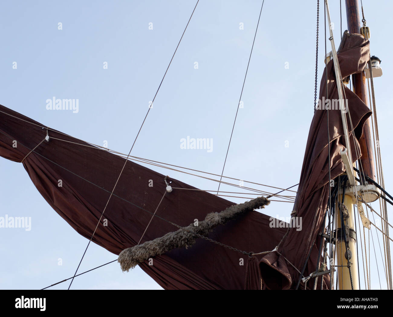 Detail of mast and rigging of sailing barge Stock Photo - Alamy
