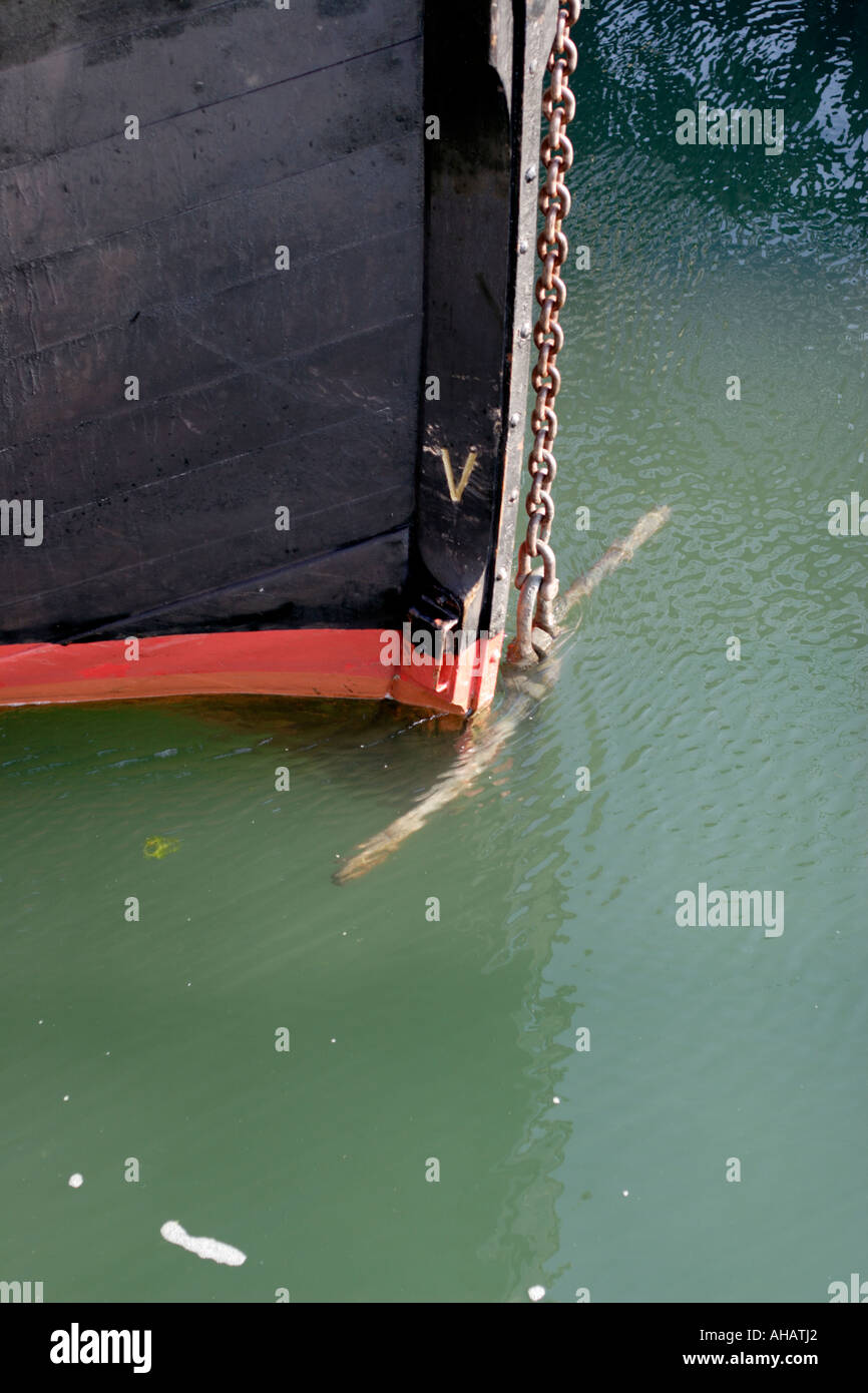 Detail of bow and anchor of wooden sailing barge Stock Photo - Alamy