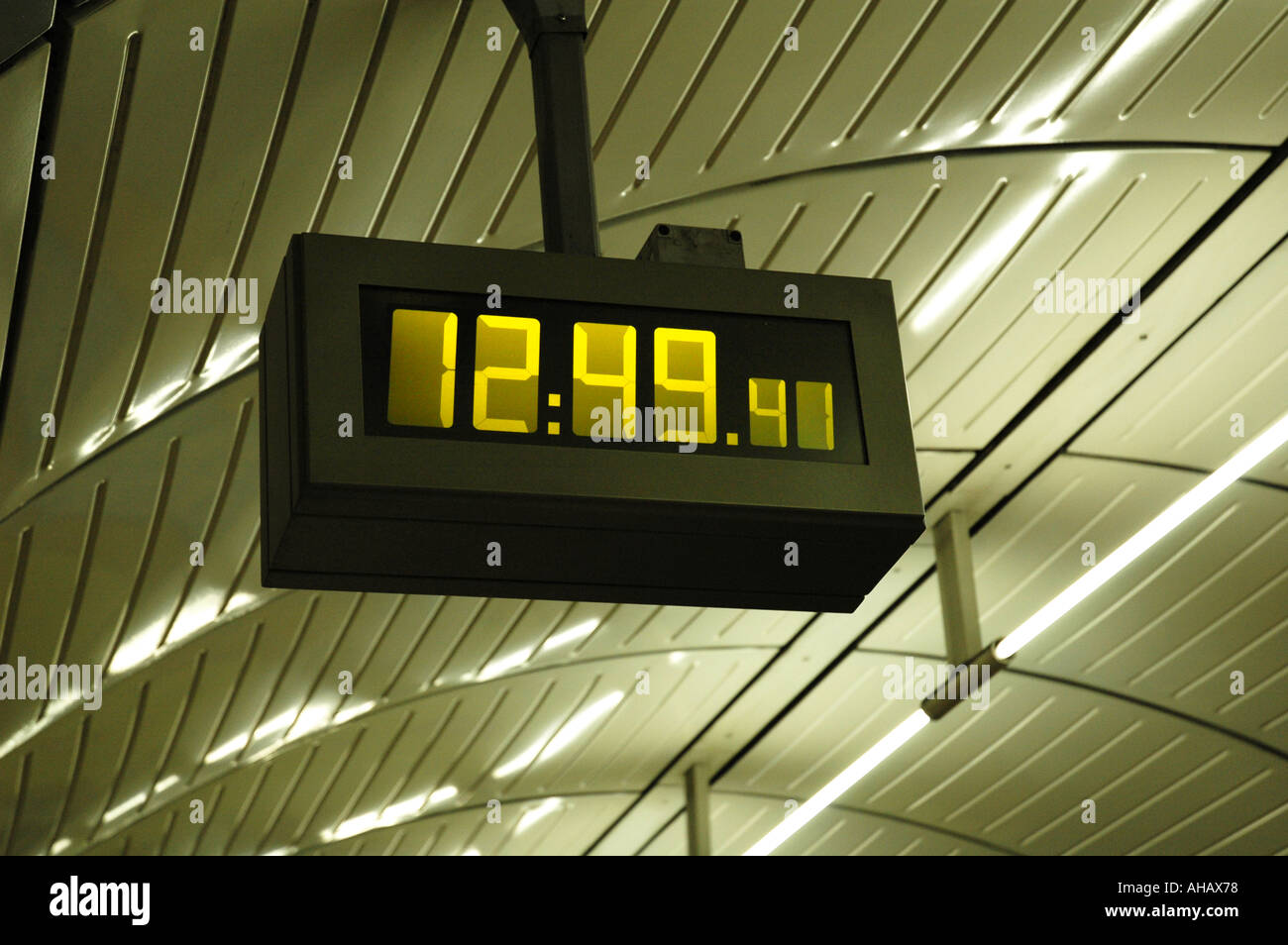 London underground clock London England UK Stock Photo - Alamy