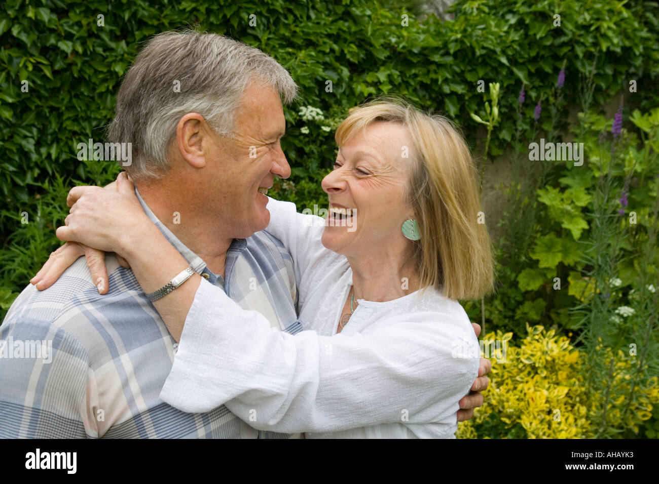 Older couple embracing Stock Photo - Alamy