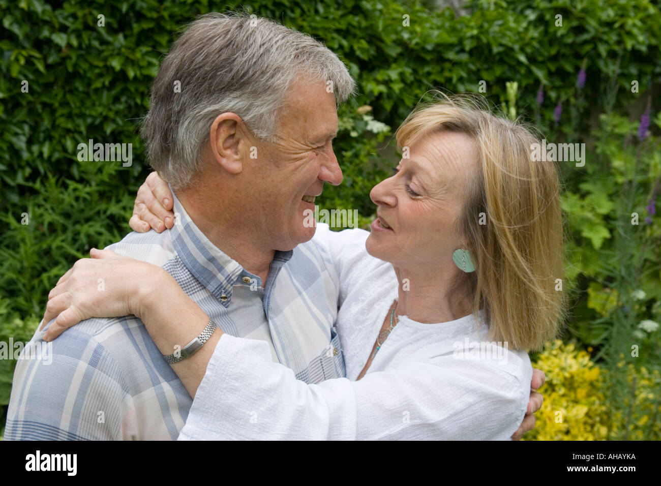 Older couple embracing Stock Photo - Alamy