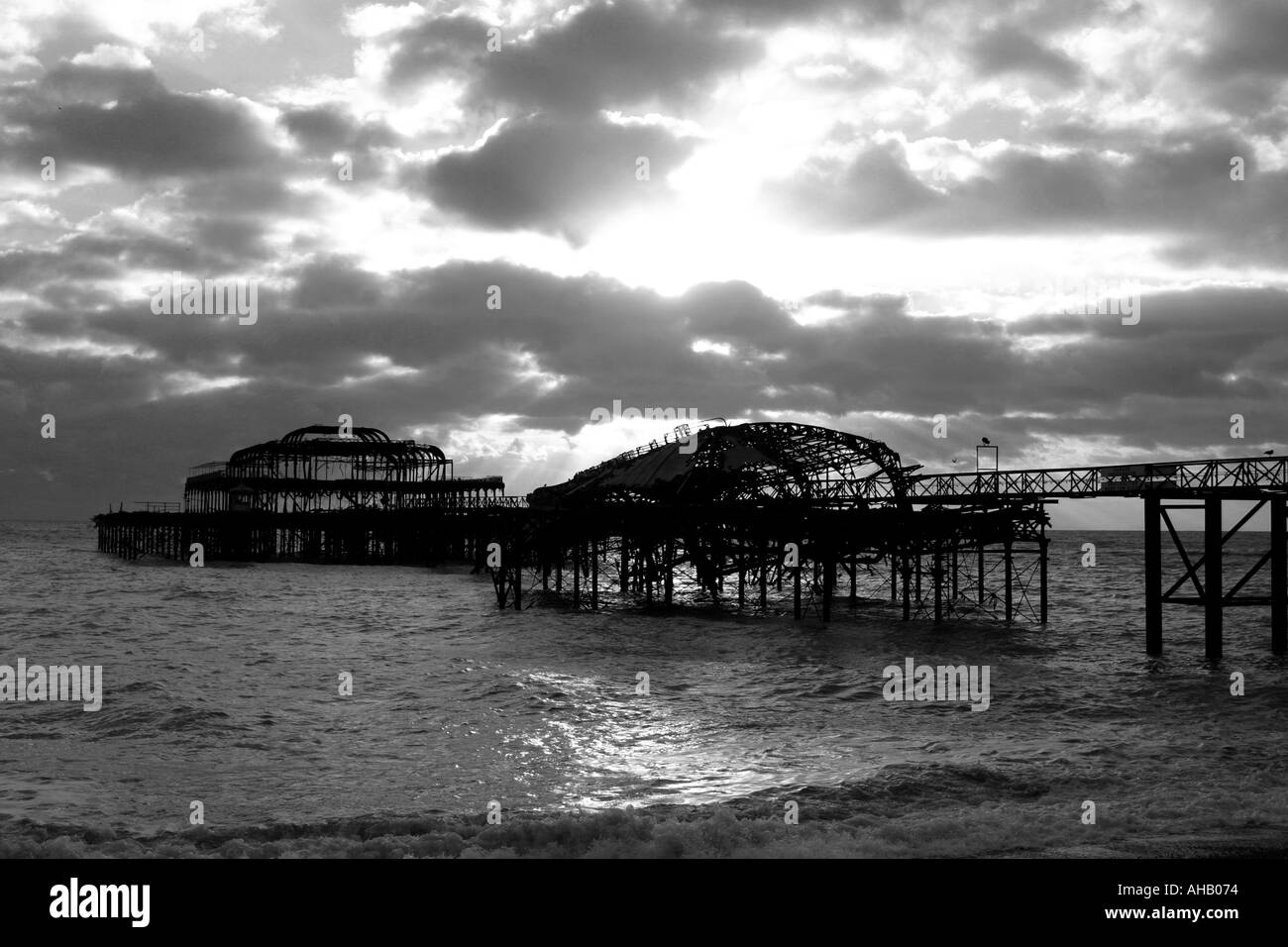 old brighton pier Stock Photo - Alamy