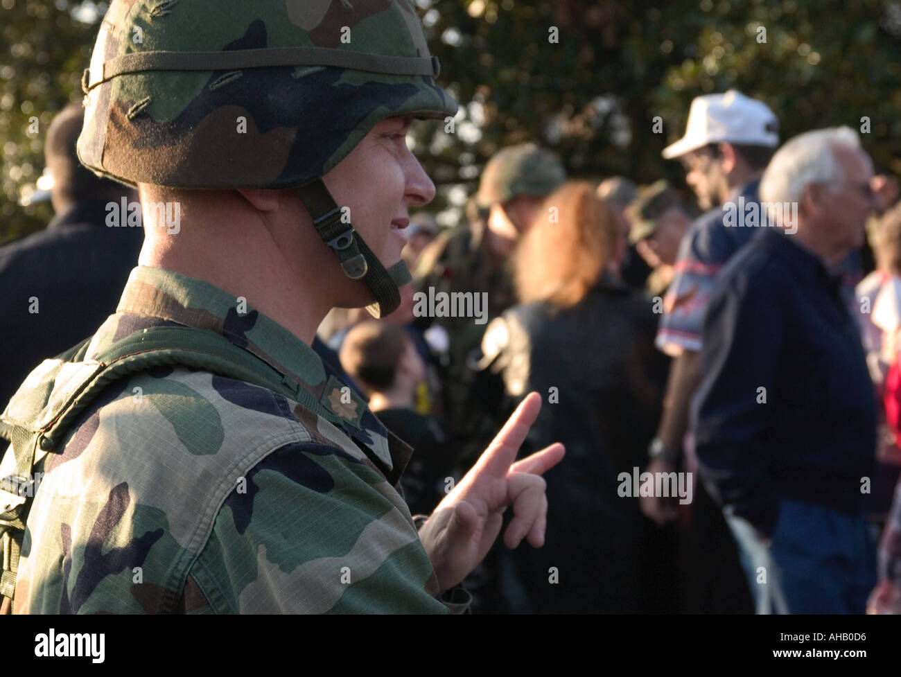 British army soldier giving hi-res stock photography and images - Alamy