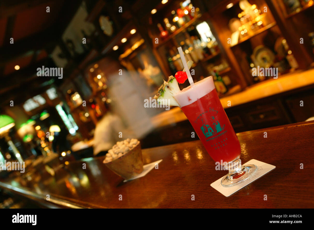 Picture by PHILIP HOLLIS The Long Bar Raffles Hotel Singapore A ...