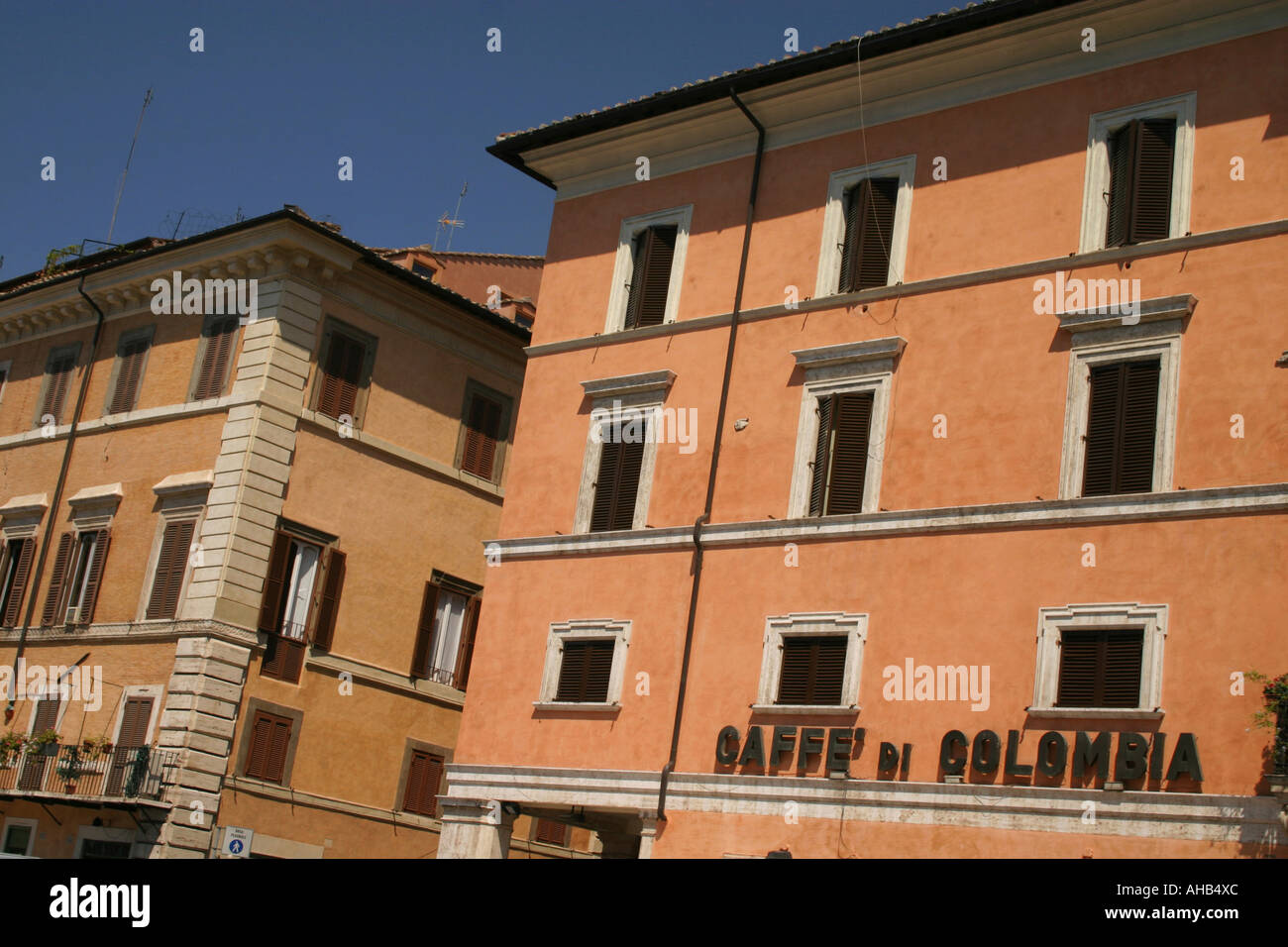 Slanted building facade hi-res stock photography and images - Alamy