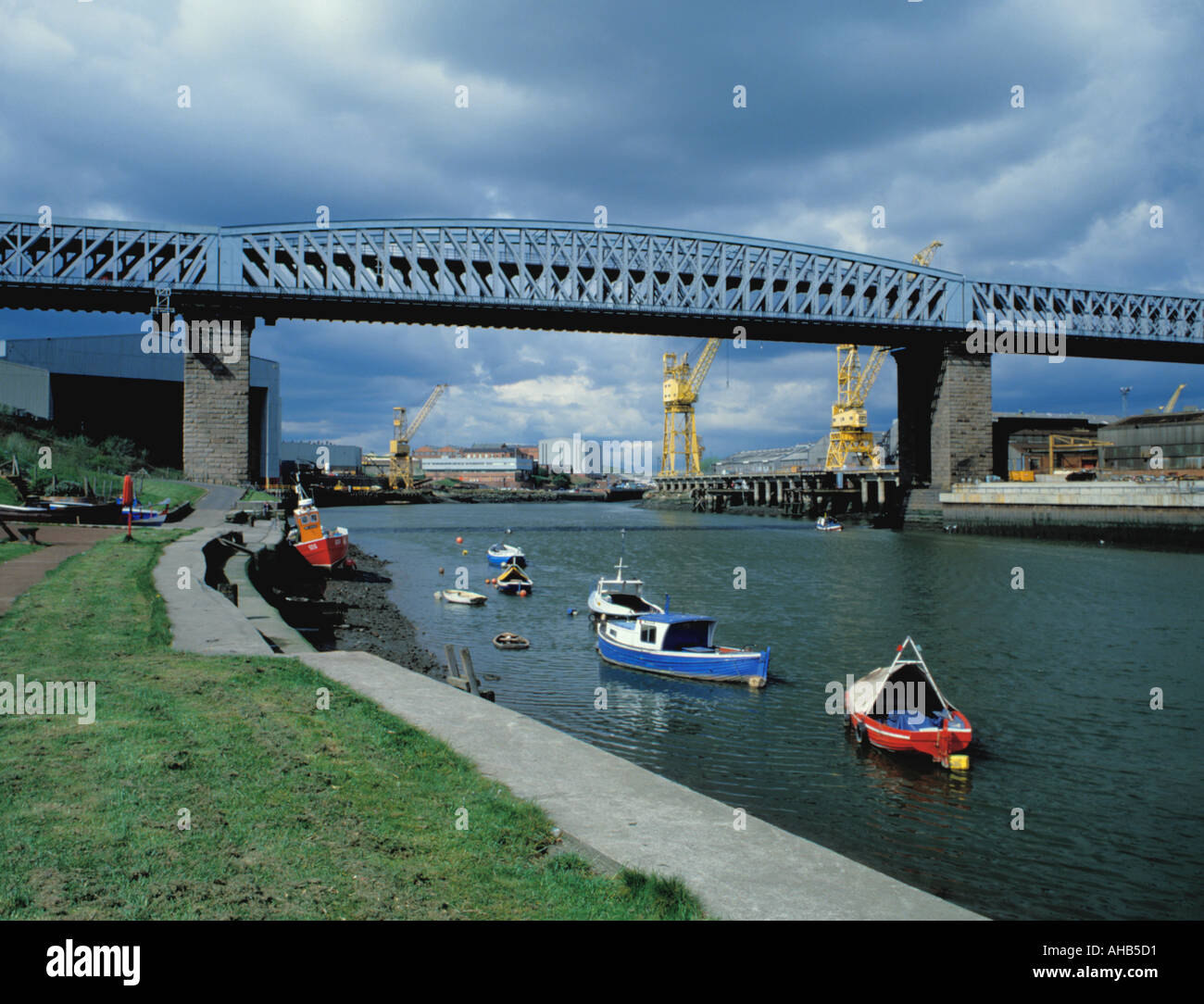 Queen alexandra bridge hi-res stock photography and images - Alamy