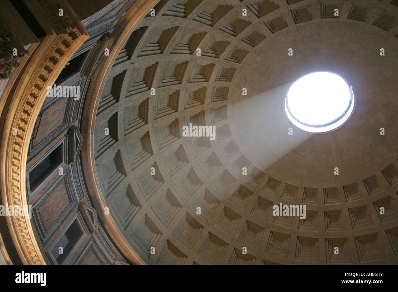 Rectangular corinthian columns hi-res stock photography and images - Alamy