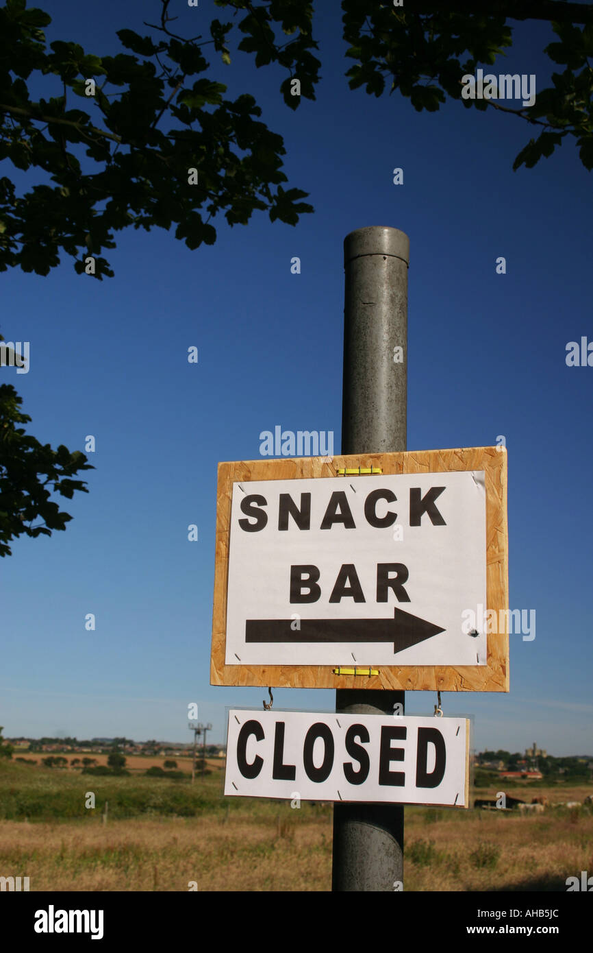 Snack Bar Closed Sign Amble Northumberland Stock Photo - Alamy