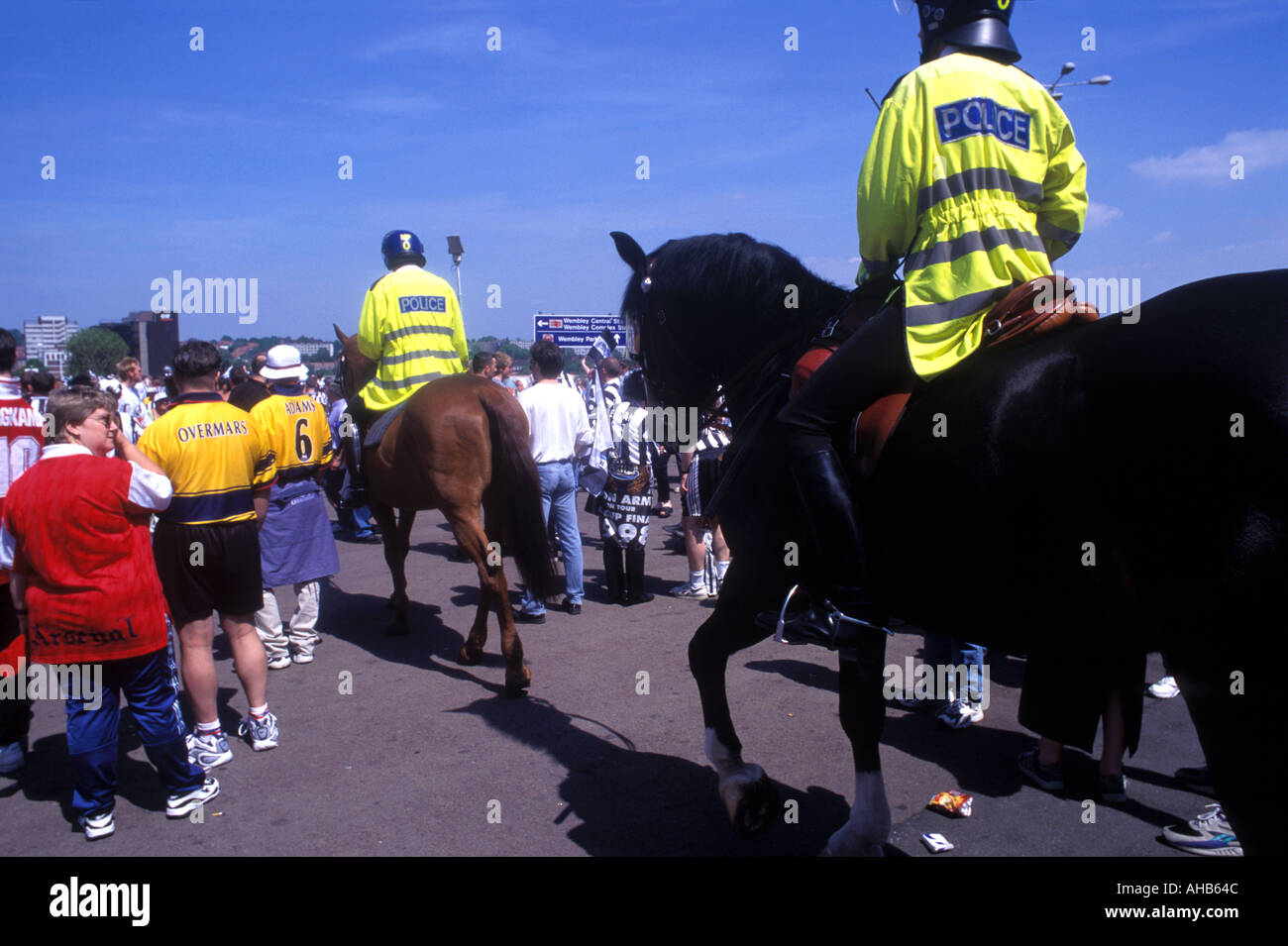 Mounted metropolitan police force hi-res stock photography and images ...
