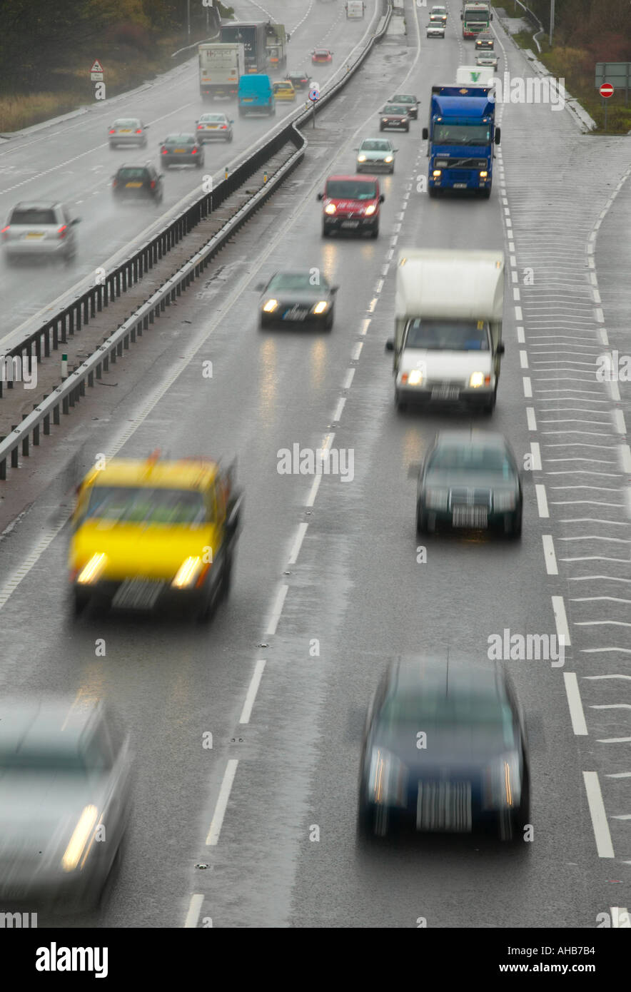Traffic in rain Stock Photo - Alamy