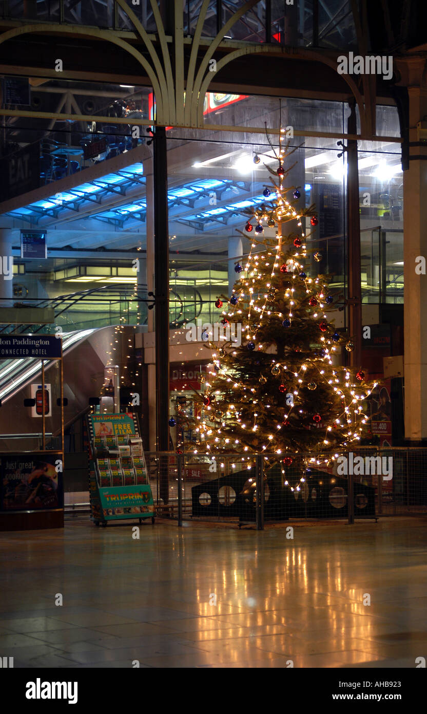 Christmas tree at Londons Paddington station Stock Photo - Alamy