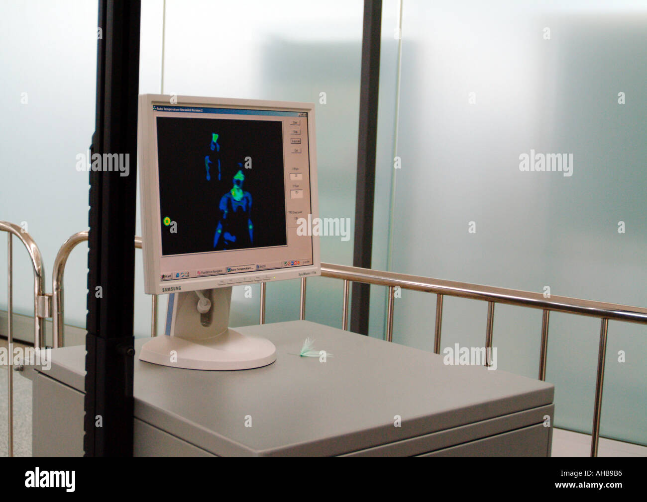 sars body temperature scanning scan thermal Stock Photo - Alamy