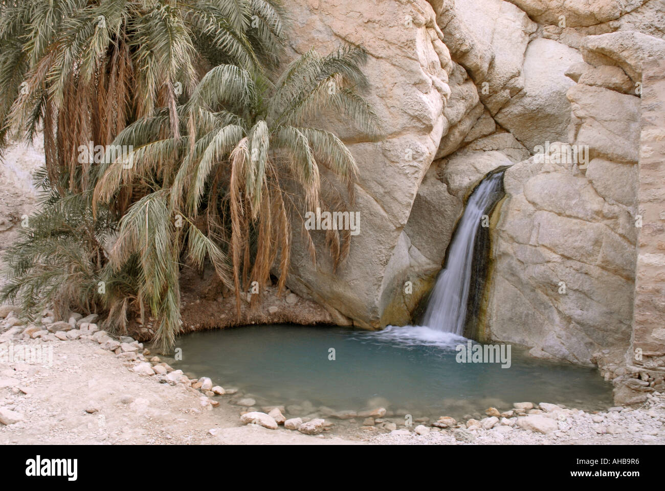 Waterfall in a mountain oasis in the desert in southern Tunisia Stock ...