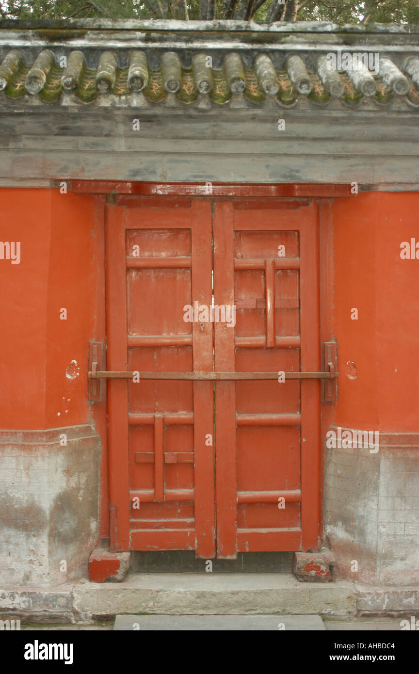red wooden doors in Beijing, China Stock Photo - Alamy