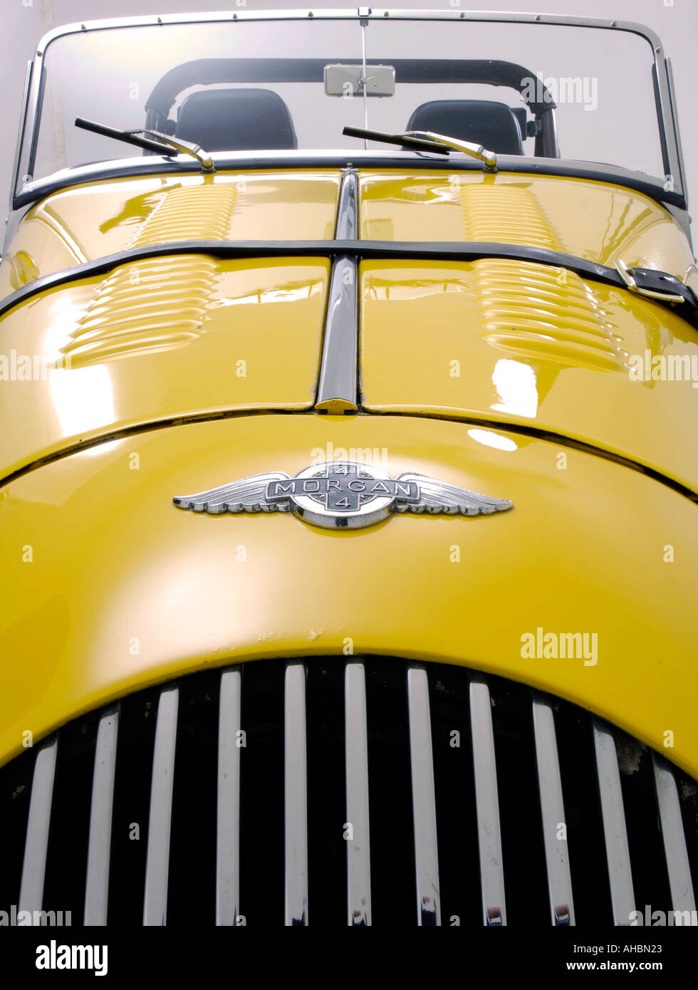Morgan car grille hi-res stock photography and images - Alamy
