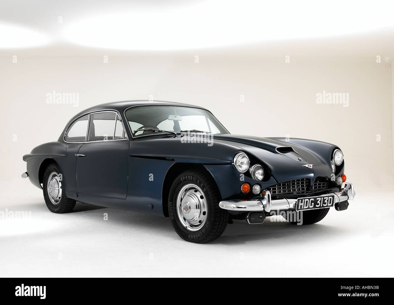 1965 Jensen CV8 Mk3 Stock Photo - Alamy