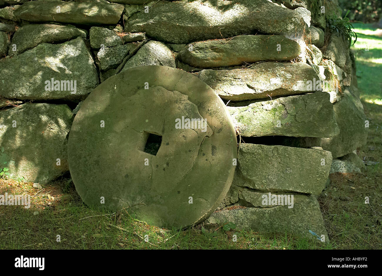 Stonewall well hi-res stock photography and images - Alamy