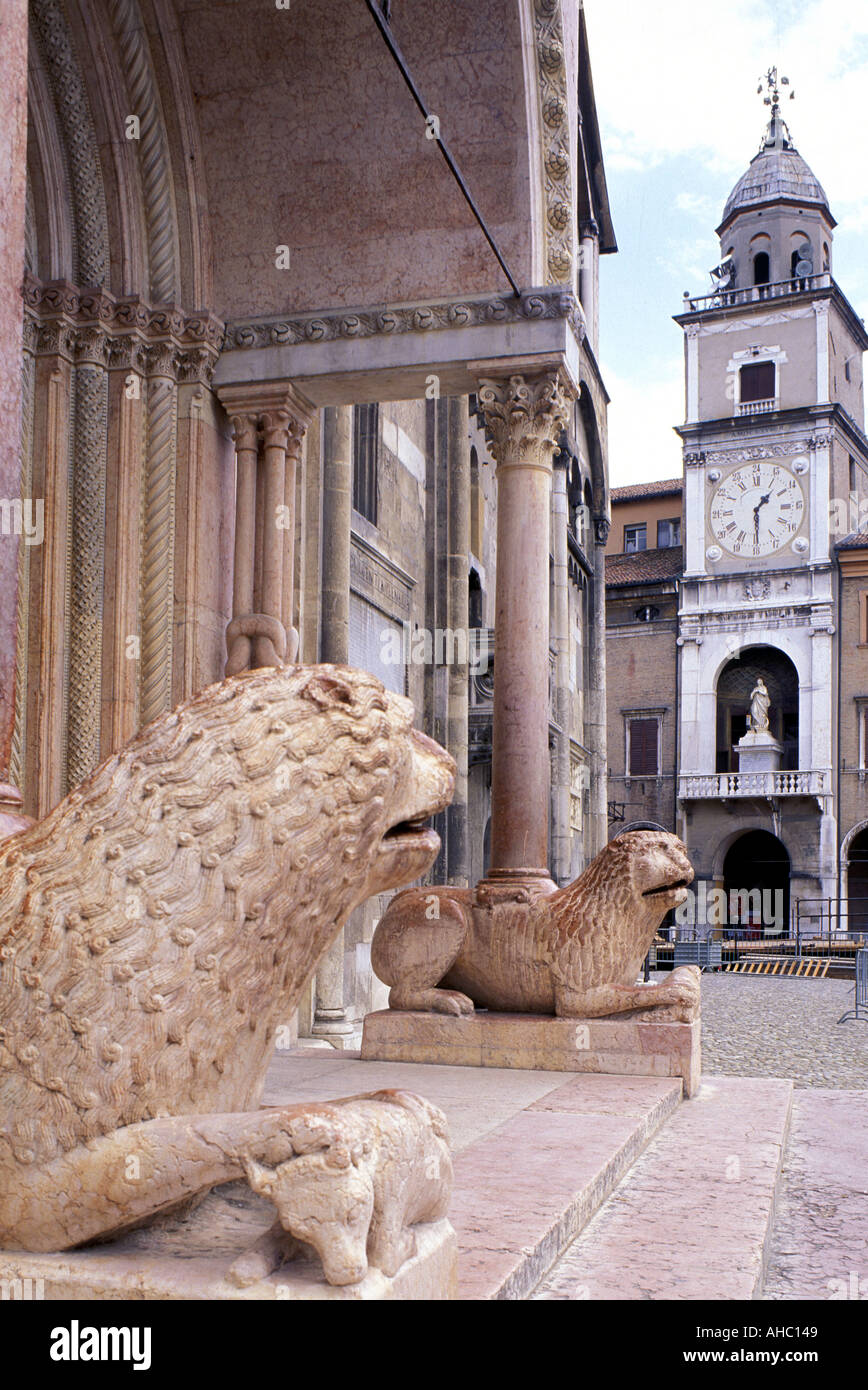 Modena cathedral column hi-res stock photography and images - Alamy