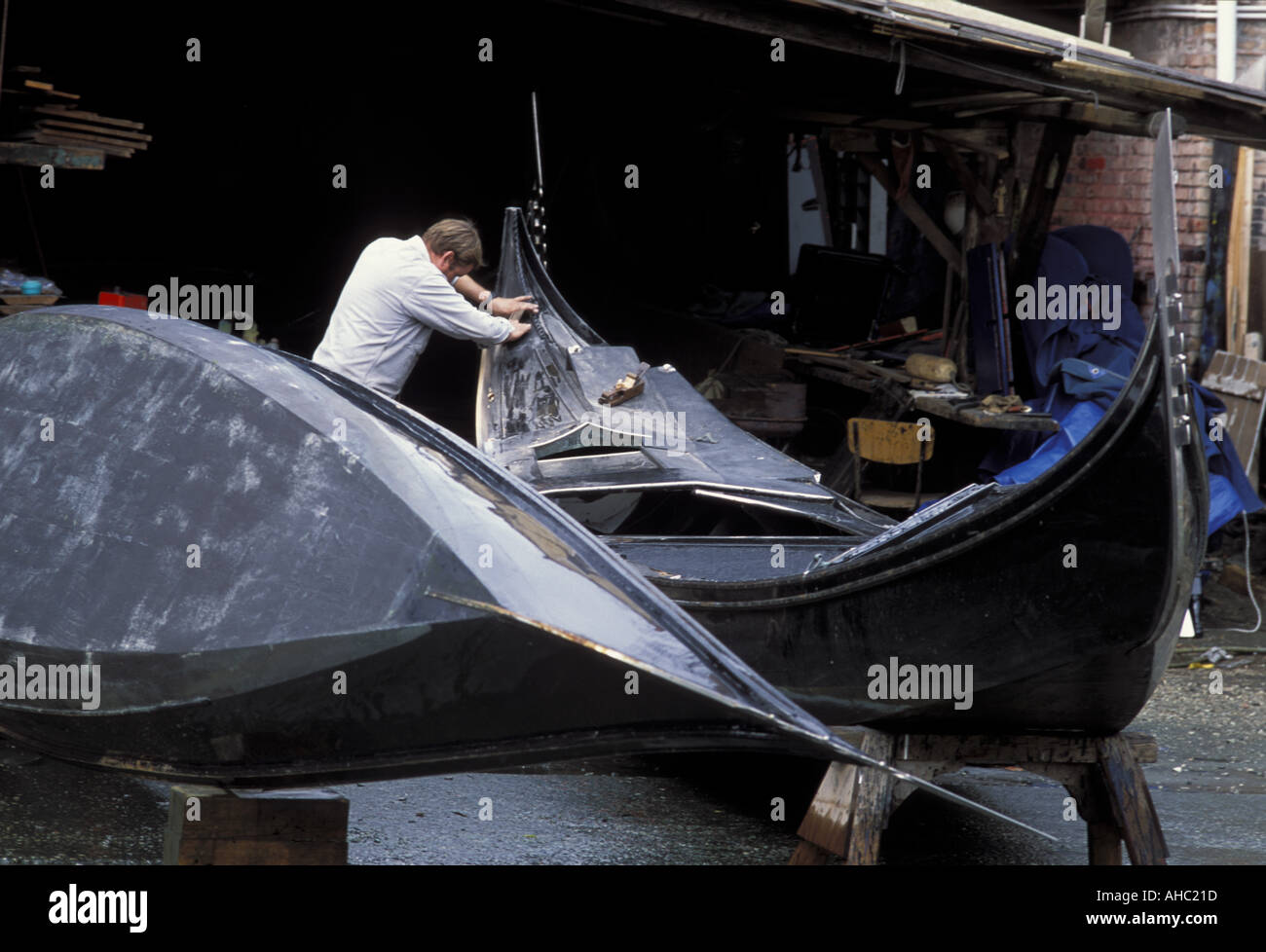 Boat being repaired hi-res stock photography and images - Alamy