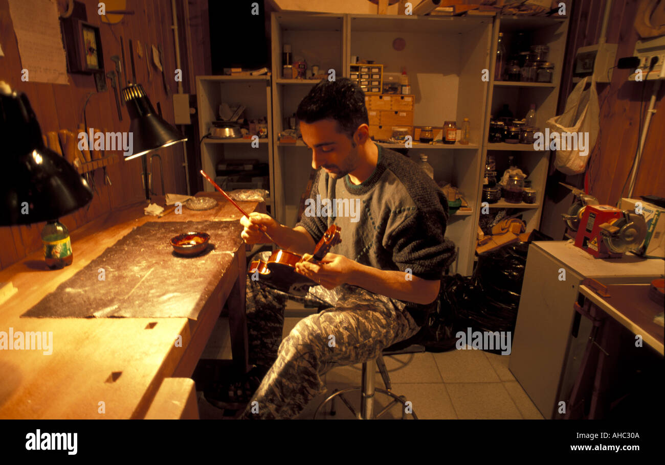 Luthier italy hi-res stock photography and images - Alamy