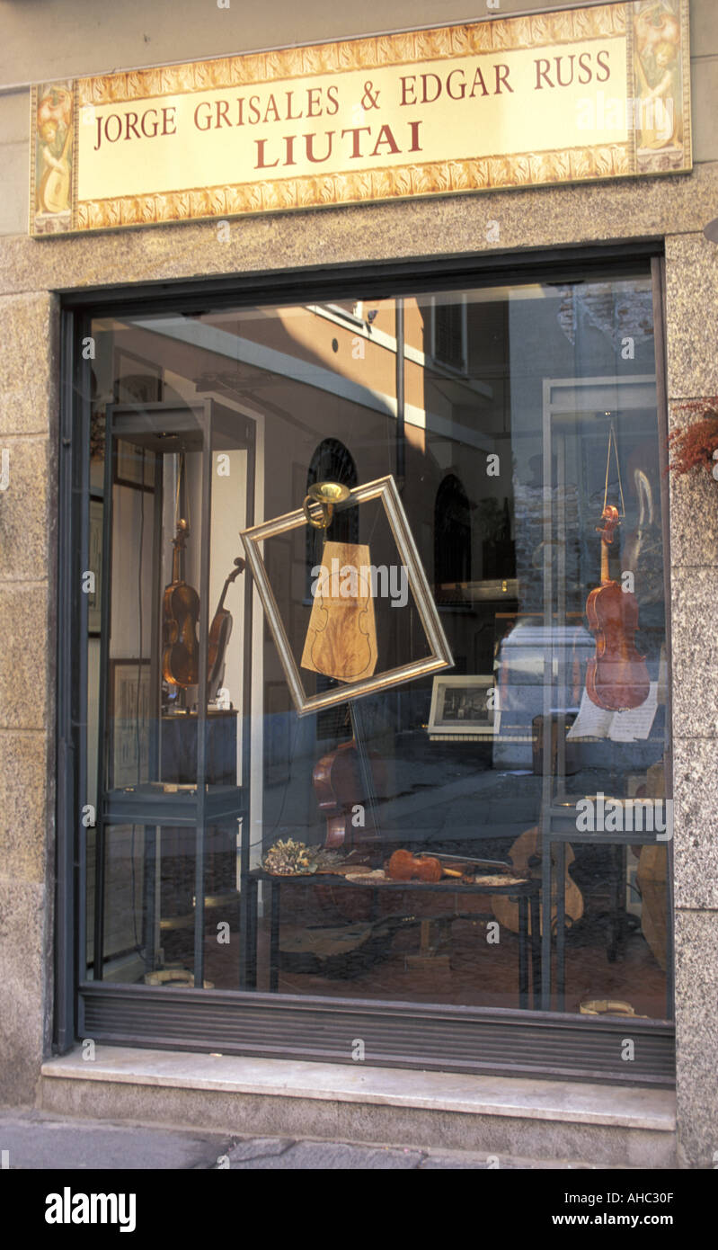 Luthier italy hi-res stock photography and images - Alamy
