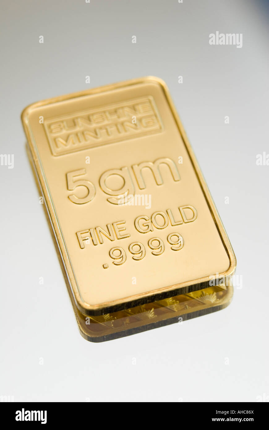 Gold Bullion 5g bar Stock Photo - Alamy