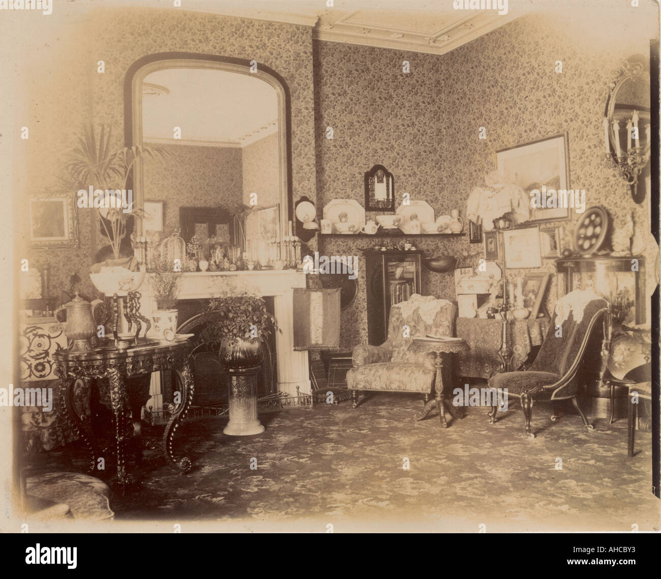 Victorian living room hi-res stock photography and images - Alamy