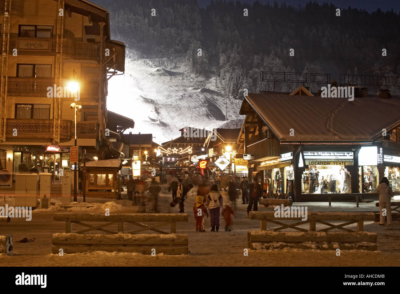 Night ski morzine hi-res stock photography and images - Alamy