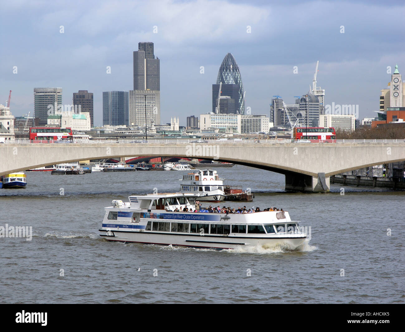 Thames river boat hi-res stock photography and images - Alamy