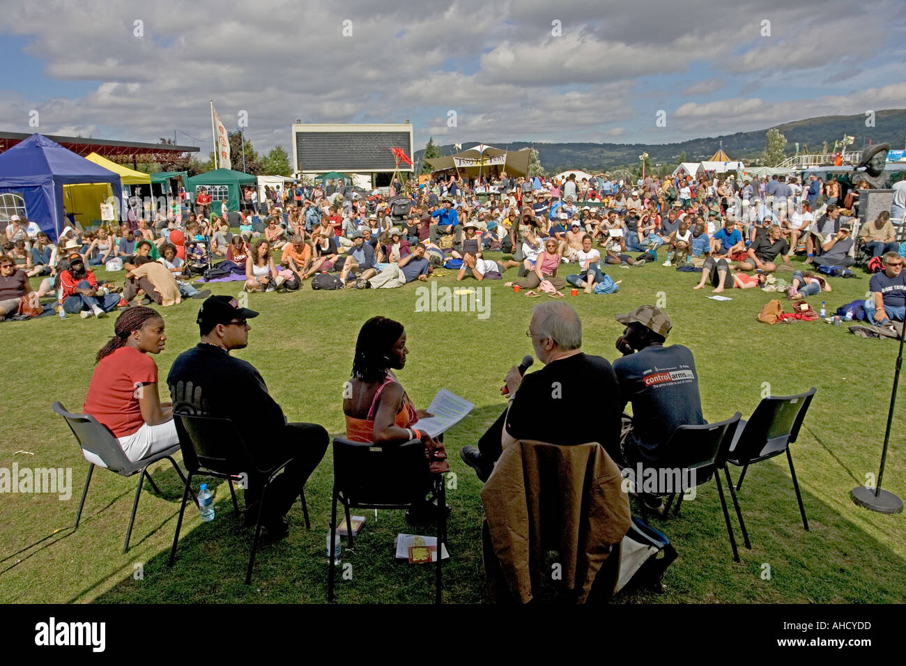 Drop the Debt presentation Greenbelt 2005 UK Stock Photo - Alamy