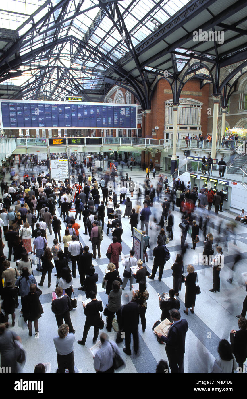Escalator liverpool street station london hi-res stock photography and ...