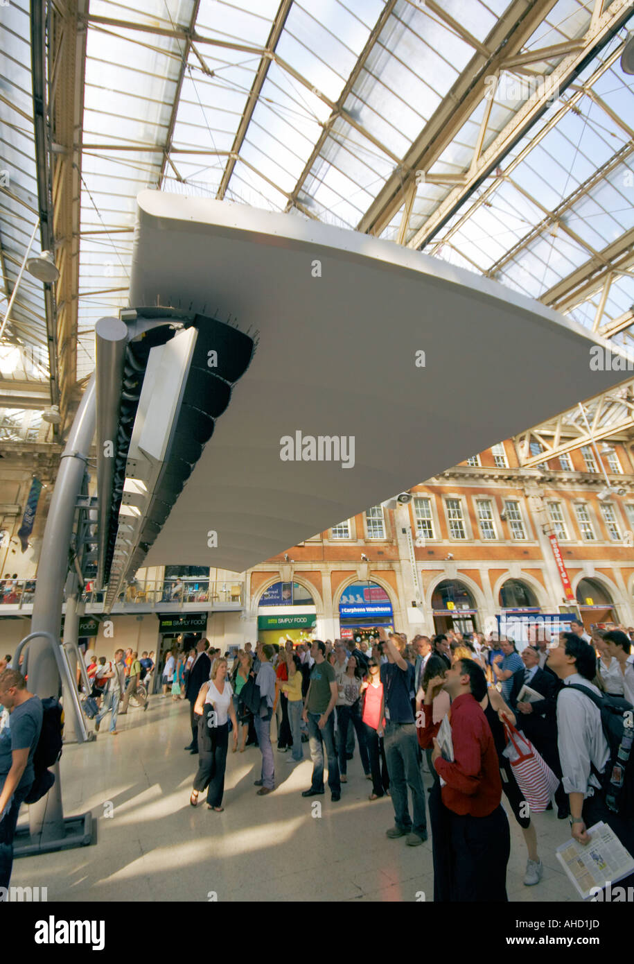 Waterloo station and people looking at train status monitors Stock ...