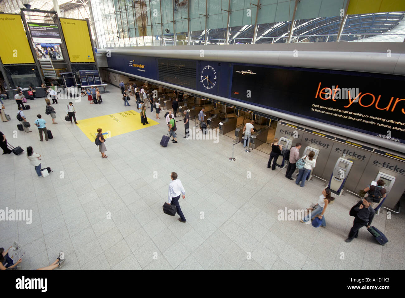 London gb uk terminus terminal railway hi-res stock photography and ...