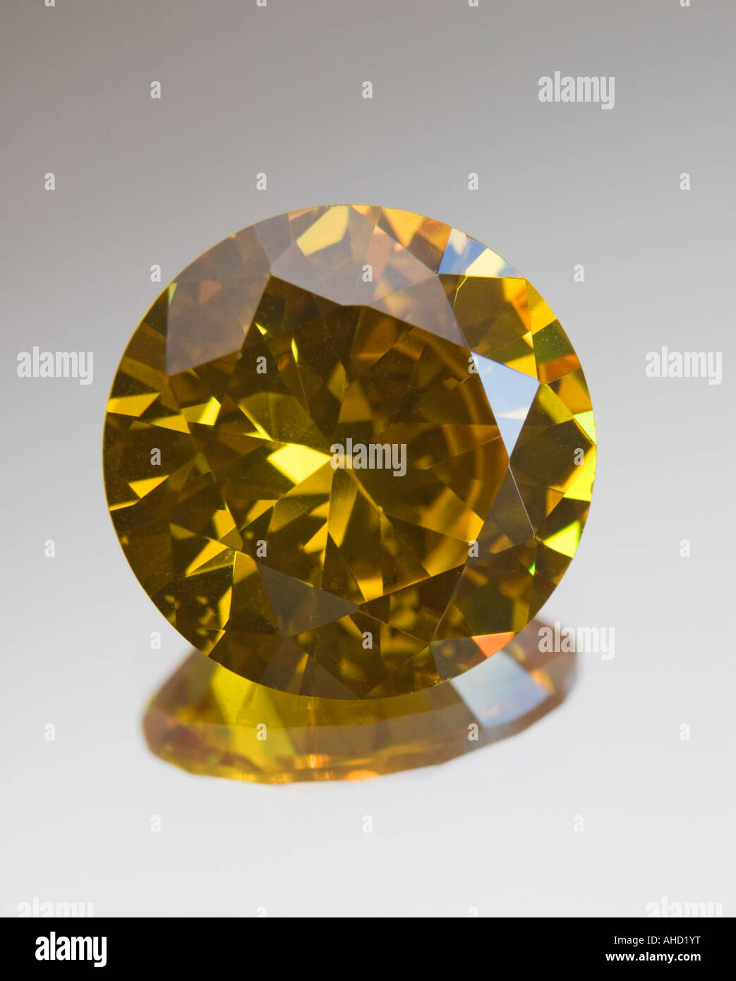 Round cut citrine hi-res stock photography and images - Alamy
