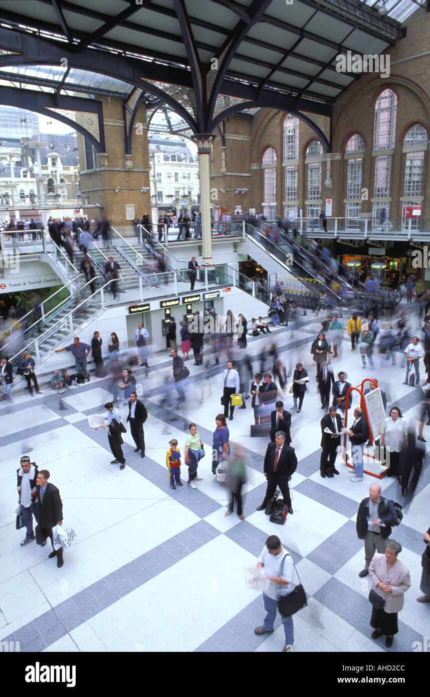 ENGLAND LONDON COMMUTERS LIVERPOOL STREET STATION Stock Photo - Alamy