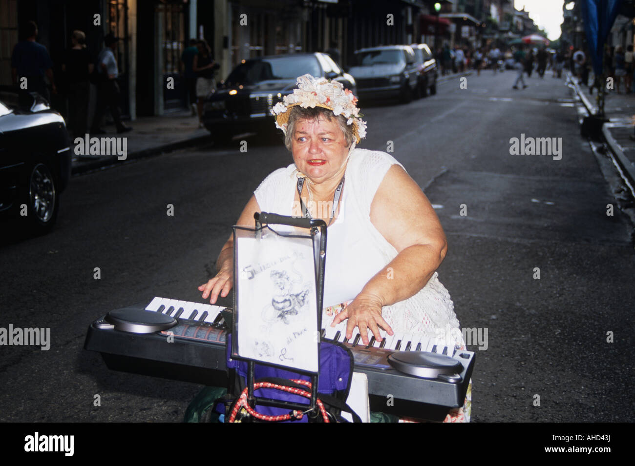 Fat lady singing hi-res stock photography and images - Alamy