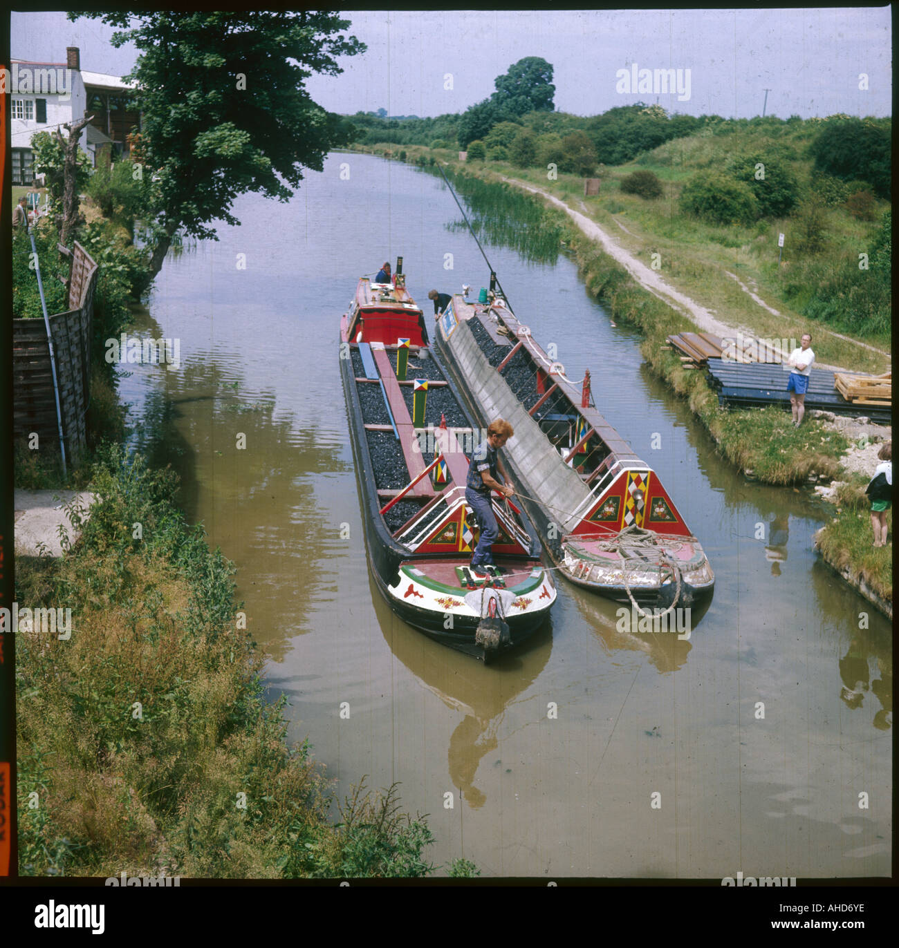 Canal barges 1970s hi-res stock photography and images - Alamy