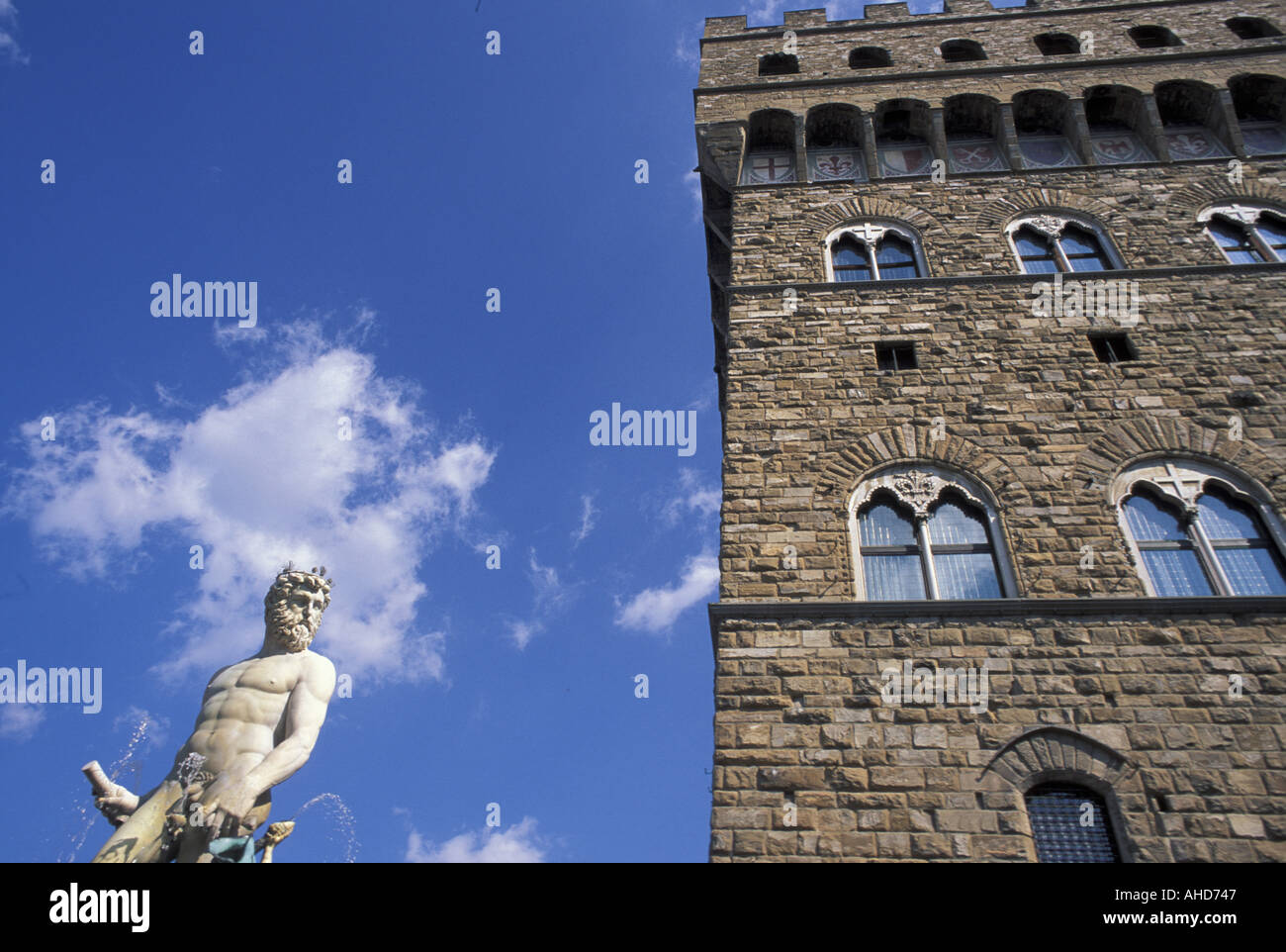 Statua hi-res stock photography and images - Alamy
