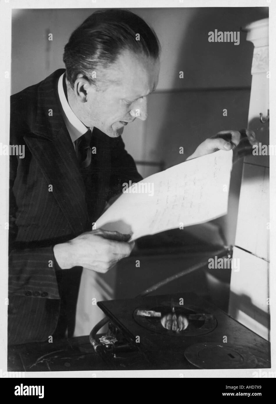 Invisible ink hi-res stock photography and images - Alamy