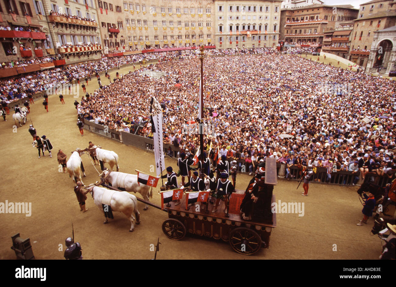 Piazza del Campo during the historical parade preceeding the Palio ...