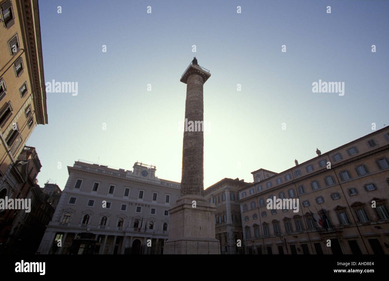 Piazza colonna rome hi-res stock photography and images - Alamy